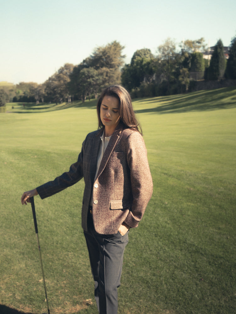 El Nuevo Lanzamiento de Kayro Studio: Blazers y T-Shirts de Lujo